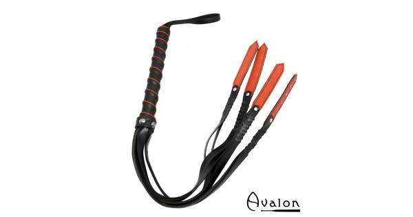 AVALON - YWAIN - Vampyr Flogger med Fire Haler
